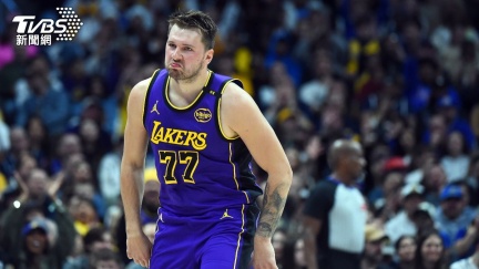 NBA／柯瑞6年首度灌籃震撼全場 賽後曝：生涯最後一灌│TVBS新聞網