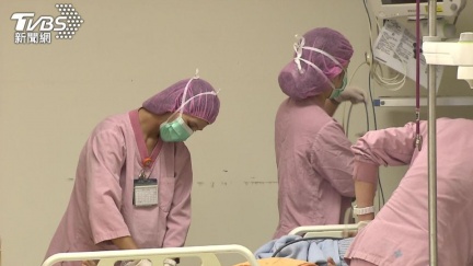 228連假優惠！全家超多買一送一 711咖啡買7送7│TVBS新聞網