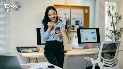 情侶檔YTR壹加壹爆喜訊！ 新片宣布：我們結婚囉│TVBS新聞網