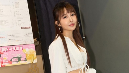 館長SWAG首戰2女優！起底身分是高中老師 「暗黑IU」色色登場│TVBS新聞網