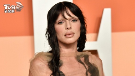 館長SWAG首戰2女優！起底身分是高中老師 「暗黑IU」色色登場│TVBS新聞網