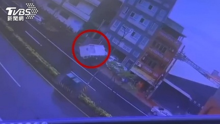 沙鹿向上路「死亡長下坡」又釀禍 聯結車狂撞2.7km釀11傷│TVBS新聞網