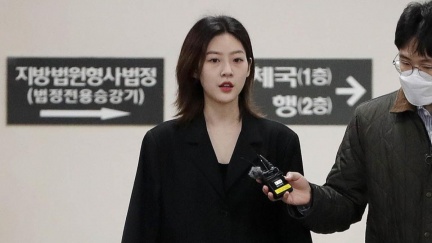 快訊／黃金獎牌入手！Andy老師頻道破232萬訂閱 爽喊：在路上了│TVBS新聞網