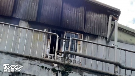 車門鎖死?大陸小米SU7自撞起火 3女大生罹難│TVBS新聞網