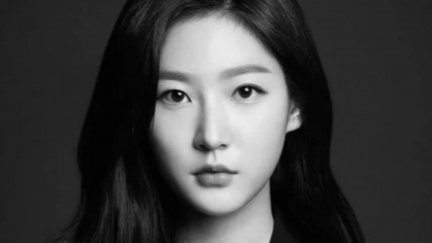 BoA眼神迷濛醉躺全炫茂肩膀！「親密捏臉全播出」公司嚇瘋急call│TVBS新聞網