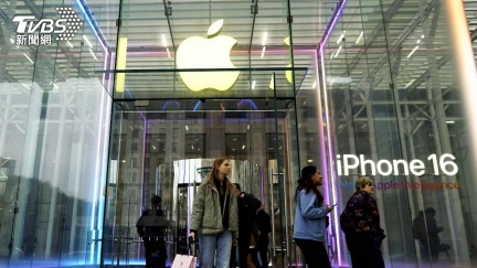 iPhone不漲價了？蘋果暫躲關稅之災 華郵揭庫克做對這件事│TVBS新聞網