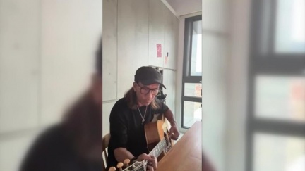 Darren「3層樓珍奶店」是百年建築 月燒36萬盛大開幕│TVBS新聞網