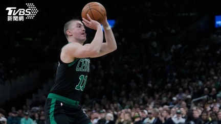 NBA季後賽／詹皇死之抄截！唐西奇準大三元 湖人94：85灰狼奪首勝│TVBS新聞網