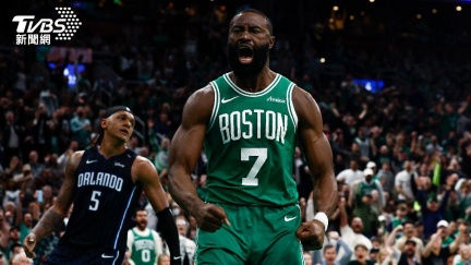 NBA季後賽／危機？巴特勒「坐飛機」重摔退場 疑嘴綠偷推釀禍│TVBS新聞網