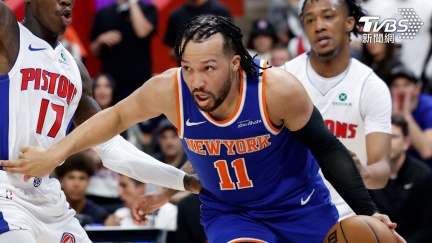 NBA季後賽／咖哩大神發威！柯瑞抖肩轟36分 勇士逆轉勝2：1火箭│TVBS新聞網