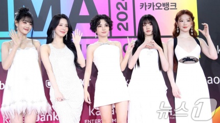 韓團i-dle改名霸氣回歸！新曲《Girlfriend》破500萬觀看 登發燒第3│TVBS新聞網