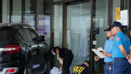 碰！6旬翁疑鬼切 遭轎車撞 噴逾10m不治│TVBS新聞網