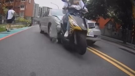 台南玉井「廂型車暴衝」撞行人 1人OHCA送醫搶救不治│TVBS新聞網