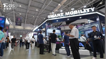 智慧眼鏡掀科技新浪潮！「搶進AR戰局」支援AI翻譯、多螢幕辦公│TVBS新聞網