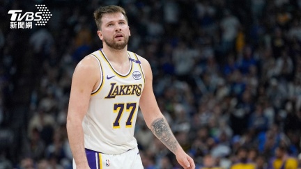 擁「詹姆斯」穿過的球衣！他砸千萬收藏60件NBA球衣│TVBS新聞網