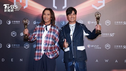 金曲36／TRASH奪最佳樂團！阿夜舉獎座謝老爸安迪 等15年圓夢│TVBS新聞網