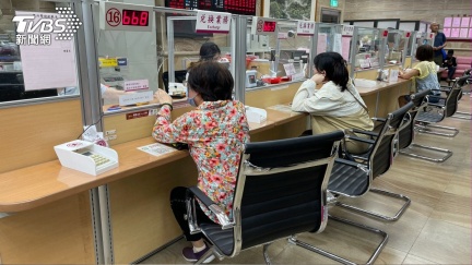 跟國泰CUBE拚了！台新銀四大神卡供權益自由選 最高回饋3.8%│TVBS新聞網