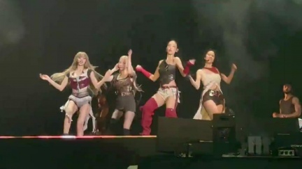 KPM拼盤台中開唱！2NE1驚喜翻唱流星花園《你要的愛》發音超標準│TVBS新聞網