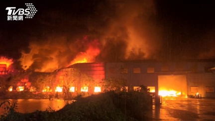 Battery factory fire in Kaohsiung sends 15 to hospital│TVBS新聞網
