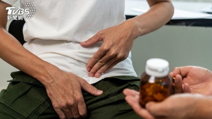 台中大樓巨響！67歲翁9樓墜落摔花圃 搶命89分鐘無效亡│TVBS新聞網