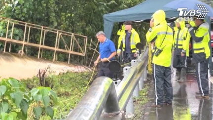 高雄七月日照僅121小時！ 雨下到長蘑菇 分隔島如「菇島」 │TVBS新聞網