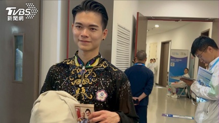 55歲拉丁舞教練意外爆紅 身高191公分和優雅站姿成世運男神│TVBS新聞網