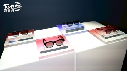 耐摔又抗菌！Simmpo推新代保護貼 阻抗90%有害藍光│TVBS新聞網