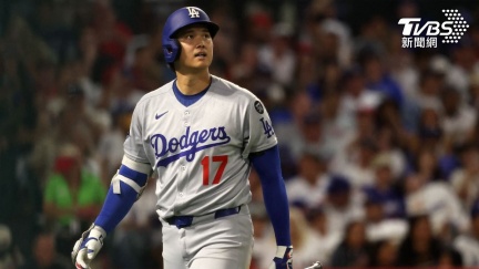 MLB／BTS V來了！開球前與大谷翔平握手、擁抱畫面曝│TVBS新聞網