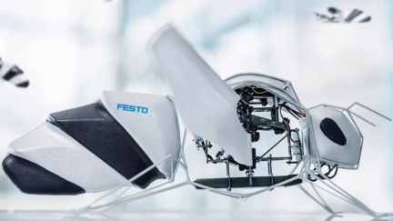 耐摔又抗菌！Simmpo推新代保護貼 阻抗90%有害藍光│TVBS新聞網