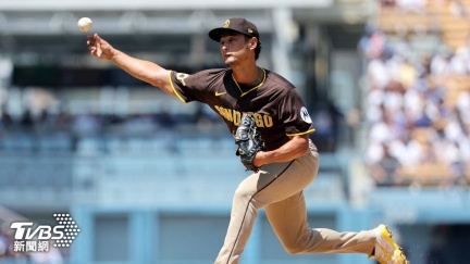 MLB／BTS V來了！開球前與大谷翔平握手、擁抱畫面曝│TVBS新聞網