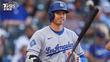 MLB／BTS V來了！開球前與大谷翔平握手、擁抱畫面曝│TVBS新聞網