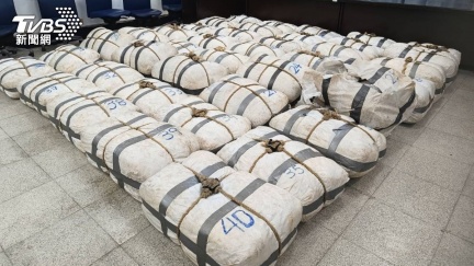 國旗遮掩運毒船！海上偷運718公斤大麻.海洛因 市值15億│TVBS新聞網