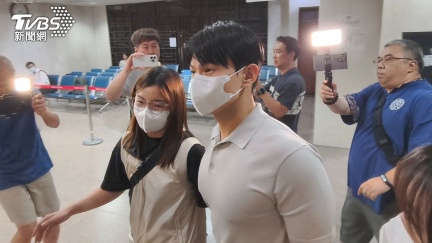 濃煙竄天！新北樹林連棟鐵皮工廠「大火狂燒」 105名警消搶救中│TVBS新聞網