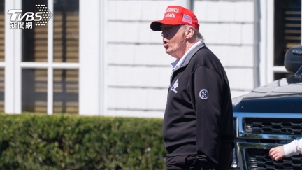 美國反ICE示威再升溫！ 芝加哥持槍婦女駕車衝撞遭開槍│TVBS新聞網