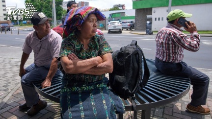 出動數百人、直升機盤旋！美現代汽車廠被ICE突襲 475員工遭拘留│TVBS新聞網