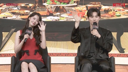 林依晨OTT大獎頒影后給朴恩斌 私下對話曝光：期待合作！│TVBS新聞網