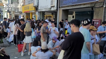 i-dle宋雨琦長髮造型美翻！現身101自稱「台北通」 粉絲擠爆天橋│TVBS新聞網