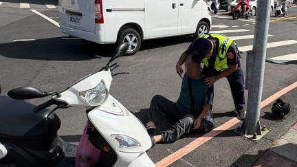 「先生你壓得很好」57歲騎士心肌梗塞倒臥 熱心路人CPR救命關鍵曝│TVBS新聞網