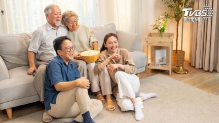 月領33K週休二日！她苦惱「該繼續嗎」 網見學歷直呼：不值得│TVBS新聞網