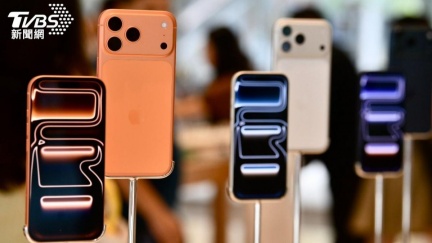 蘋果2026大規模升級？爆料：iPhone 18大改版、摺疊測試全螢幕│TVBS新聞網