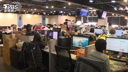 「方向燈要閃幾下」才能轉彎？交通部曝解答：做錯秒噴6000元│TVBS新聞網