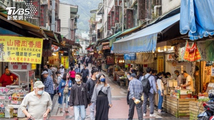 快訊／高雄女遭「H型鋼構」活壓死、男員工斷肢 現場畫面曝│TVBS新聞網