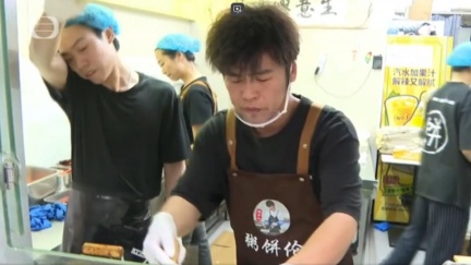 音樂平台年榜《APT.》居首位！《跳樓機》第二名...台灣歌手兩首都是「他」│TVBS新聞網