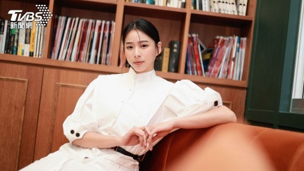 蔡思韵中邪「生吞內臟」畫面超恐怖！ 《泥娃娃》嚇出2400萬票房│TVBS新聞網