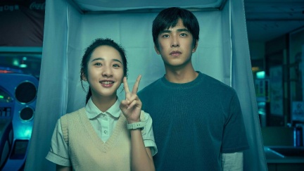 蔡思韵中邪「生吞內臟」畫面超恐怖！ 《泥娃娃》嚇出2400萬票房│TVBS新聞網