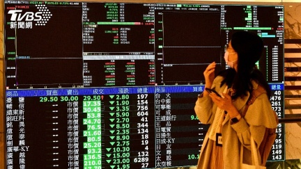 濃煙竄天！新北樹林連棟鐵皮工廠「大火狂燒」 105名警消搶救中│TVBS新聞網