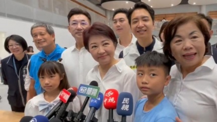 百萬YTR失控嗆「比較老的女人愛插隊」 遭罵爆急刪文道歉│TVBS新聞網