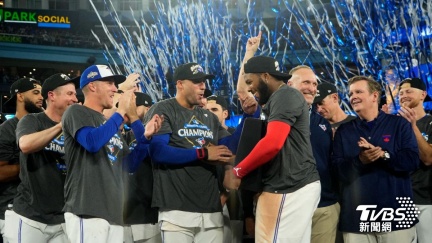 MLB世界大賽G2／山本由伸再創神蹟！連2戰完投勝 道奇5：1藍鳥扳平│TVBS新聞網