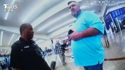 公共「USB充電」藏陷阱！一插秒遭駭客入侵 2動作可防範│TVBS新聞網