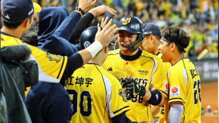 MLB世界大賽G3／藍鳥7局上再添1分 5：4領先道奇│TVBS新聞網